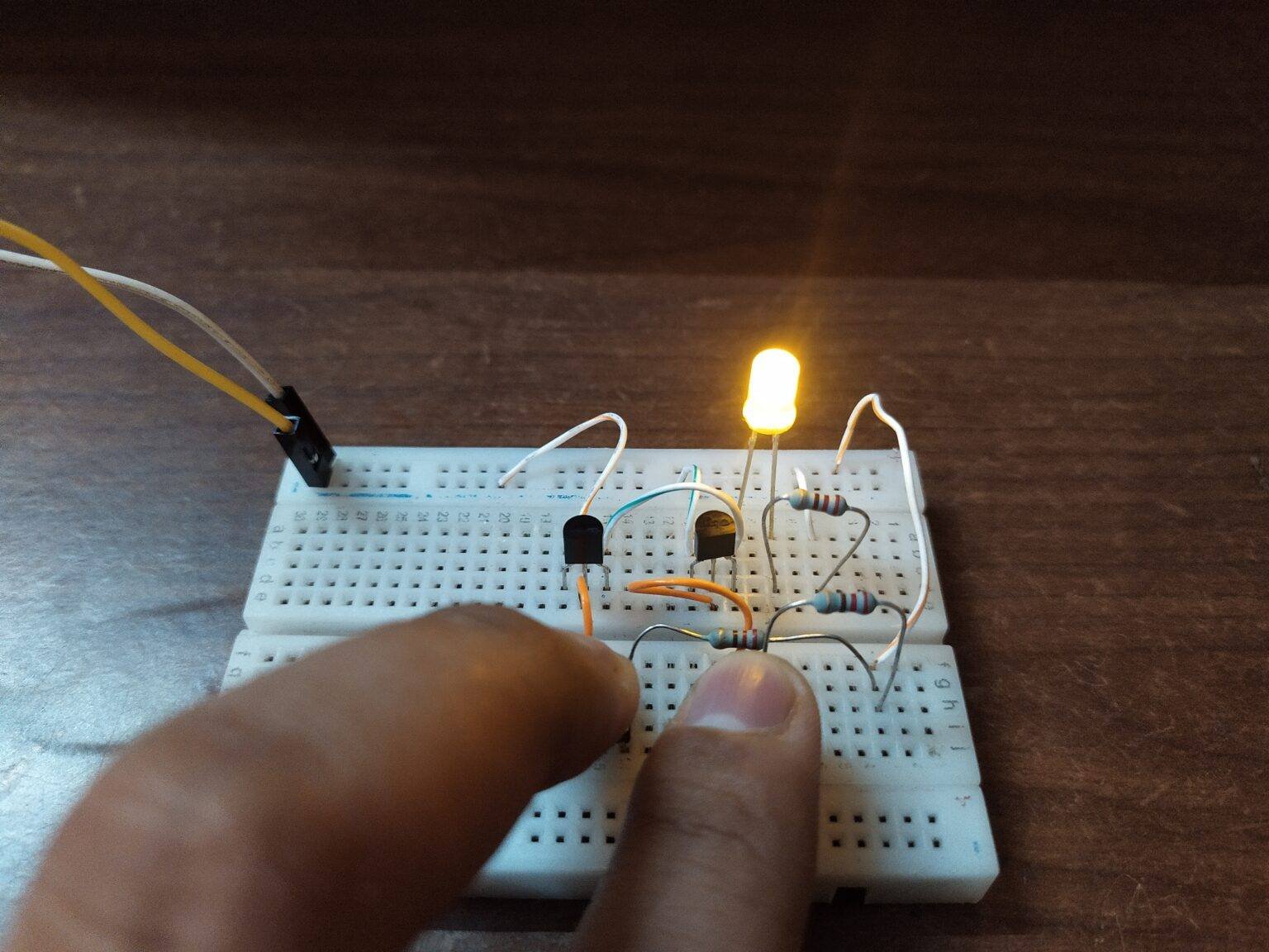 logic gates with transistors on breadboard | Implement Logic gates