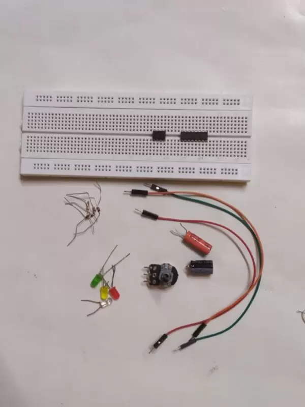 traffic light project using 555 | 555 timer traffic light | 555 project