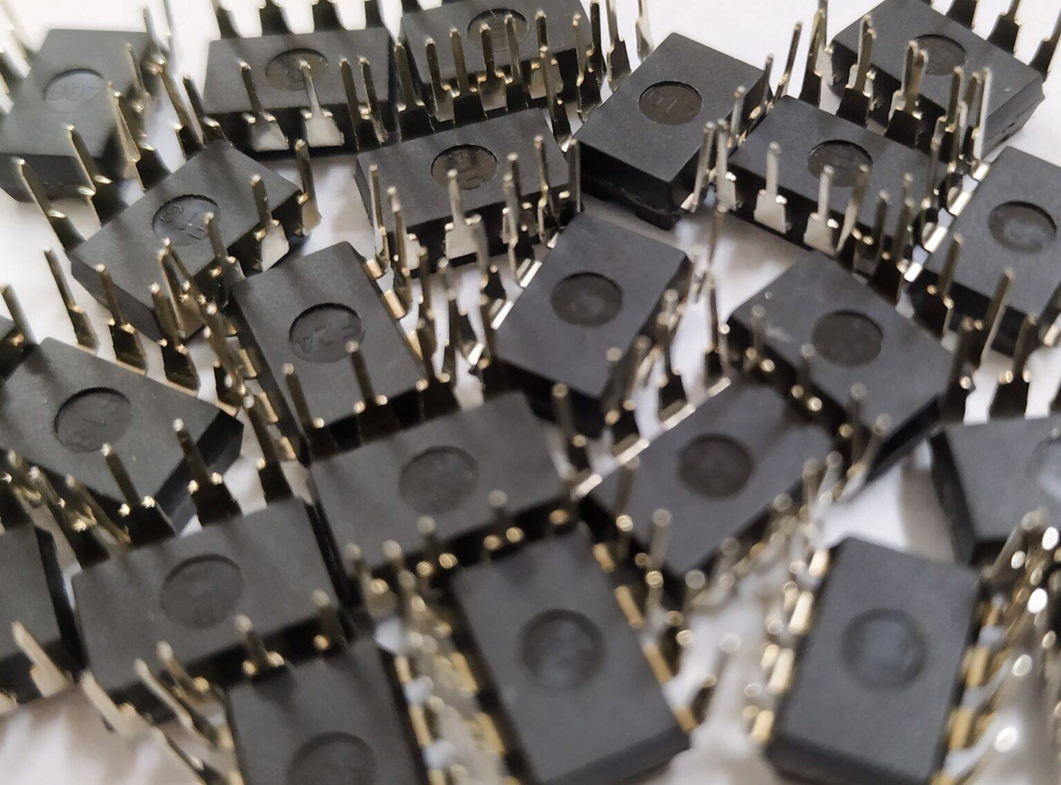 What Is 555 Timer IC NE 555 Timer IC Working Method With Circuit Diagram what-is-555-timer-ic-ne-555-timer-ic-working-method-with-circuit-diagram