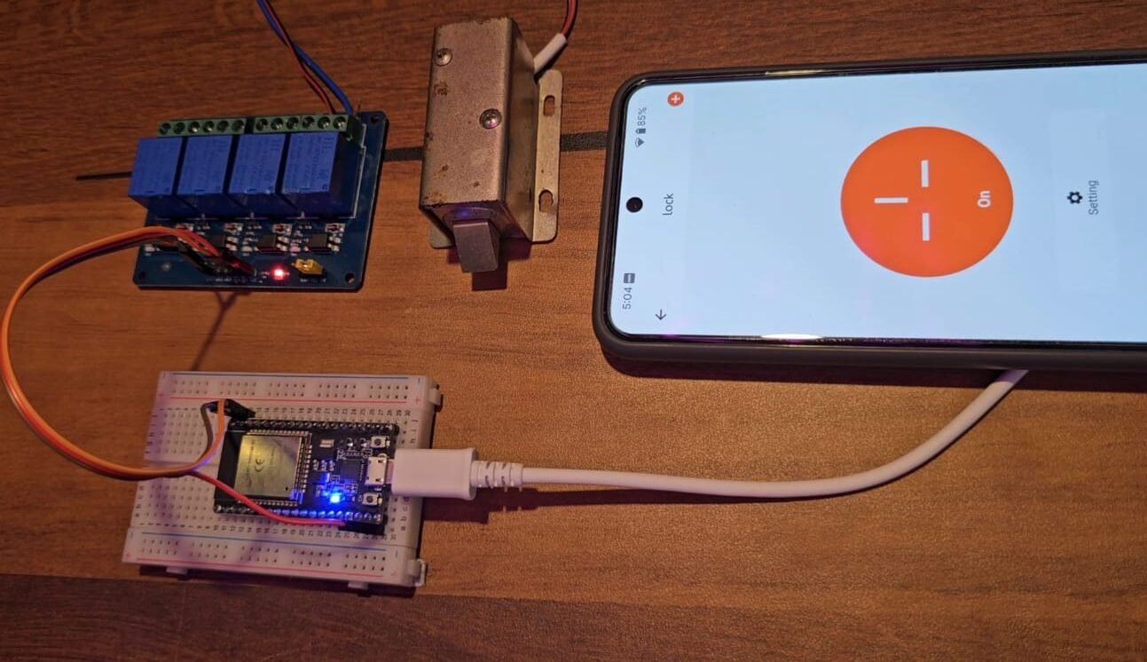 IoT Door Lock Using Esp32 and KME Smart - Techatronic